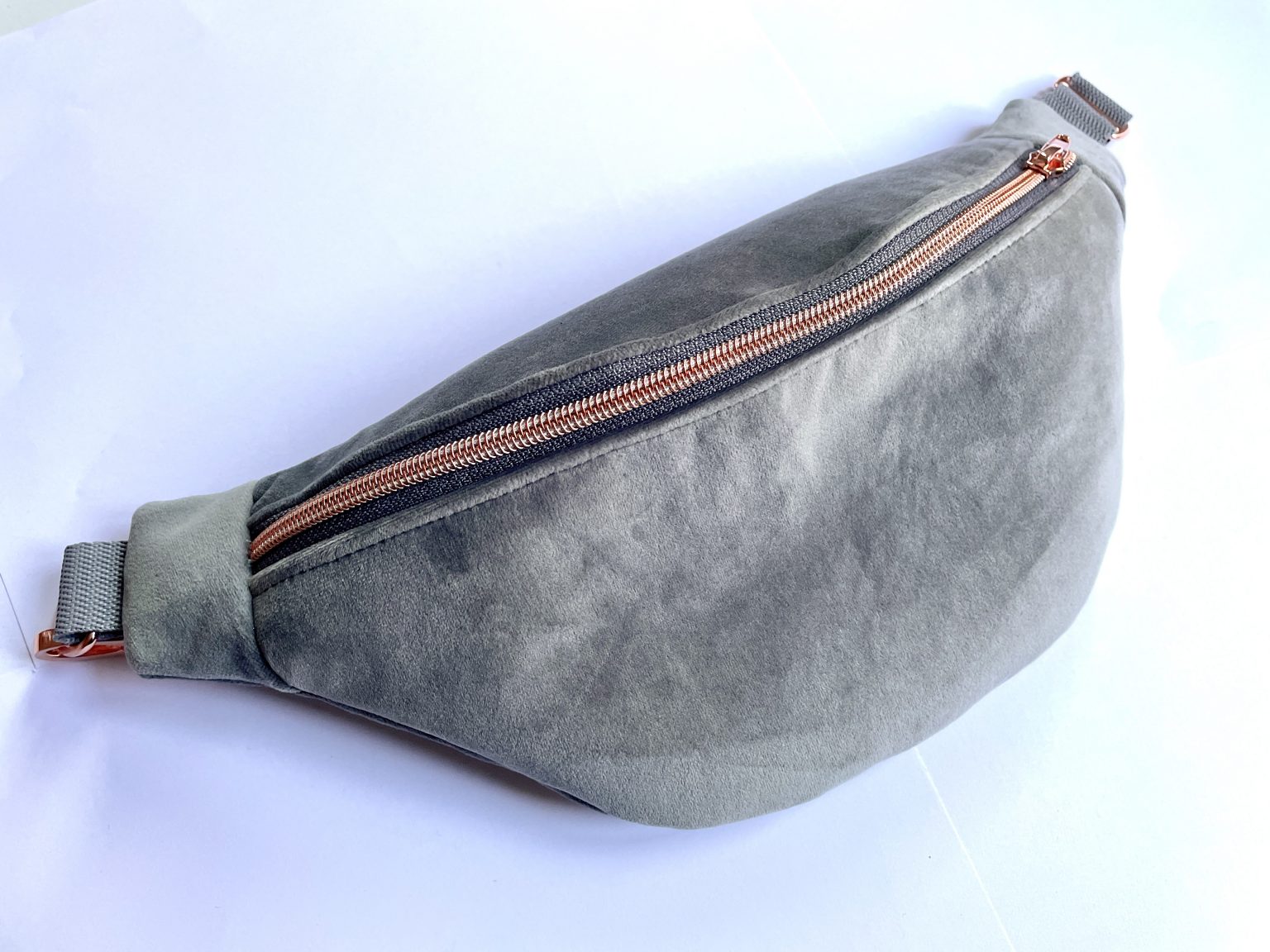 Bauchtasche / Hip Bag Samt grau – Suebaem.de